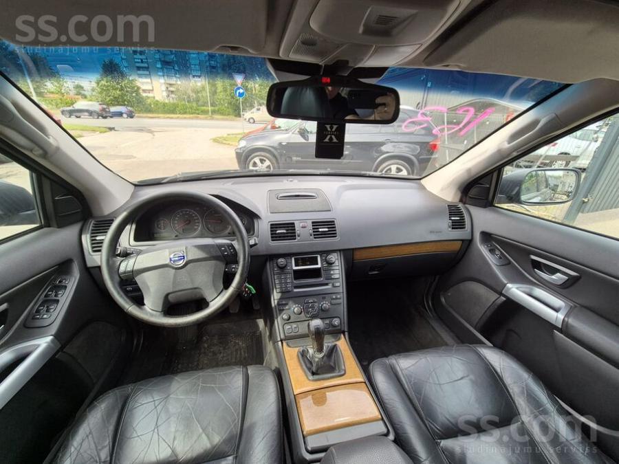 Grey Volvo XC90 2005 in Riga, with an engine capacity of 2.40 L and mileage of 406 thousand km for 3690 €, photo 11 on AUTOMOTO.COM.LV
