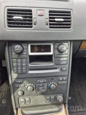 Grey Volvo XC90 2005 in Riga, with an engine capacity of 2.40 L and mileage of 406 thousand km for 3690 €, photo 16 on AUTOMOTO.COM.LV