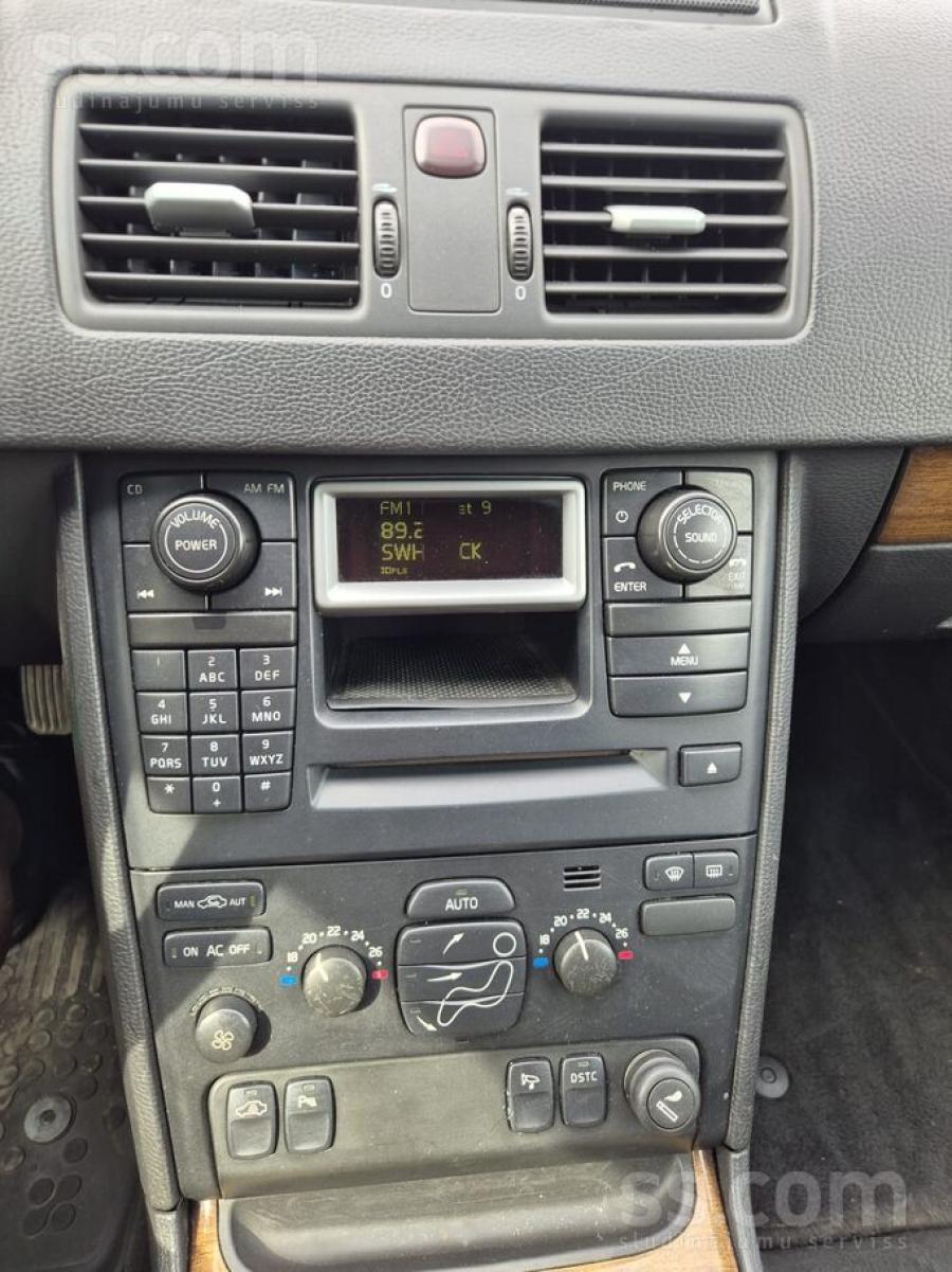 Grey Volvo XC90 2005 in Riga, with an engine capacity of 2.40 L and mileage of 406 thousand km for 3690 €, photo 16 on AUTOMOTO.COM.LV