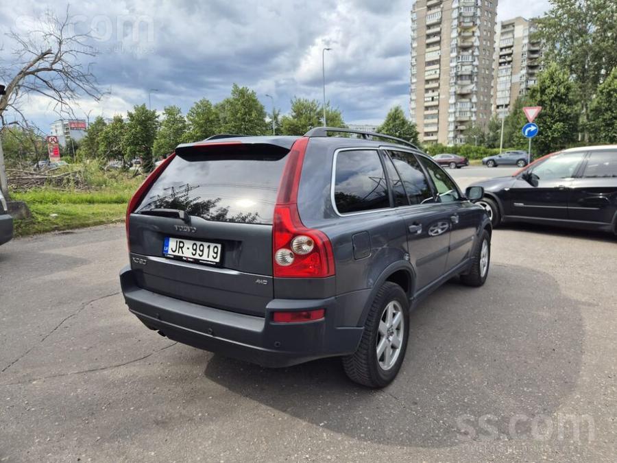 Grey Volvo XC90 2005 in Riga, with an engine capacity of 2.40 L and mileage of 406 thousand km for 3690 €, photo 6 on AUTOMOTO.COM.LV
