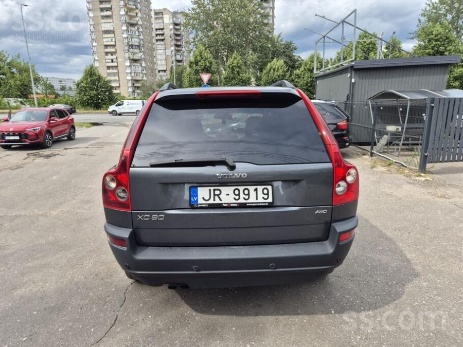Grey Volvo XC90 2005 in Riga, with an engine capacity of 2.40 L and mileage of 406 thousand km for 3690 €, photo 7 on AUTOMOTO.COM.LV