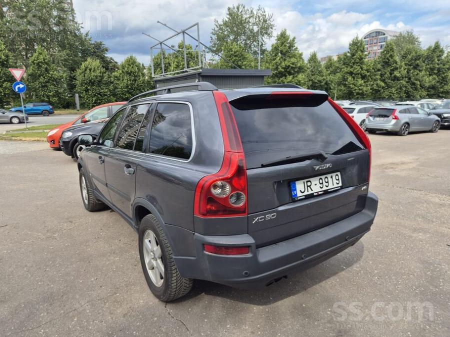 Grey Volvo XC90 2005 in Riga, with an engine capacity of 2.40 L and mileage of 406 thousand km for 3690 €, photo 8 on AUTOMOTO.COM.LV