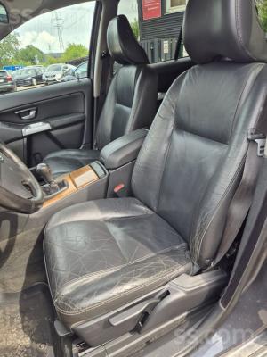 Grey Volvo XC90 2005 in Riga, with an engine capacity of 2.40 L and mileage of 406 thousand km for 3690 €, photo 13 on AUTOMOTO.COM.LV