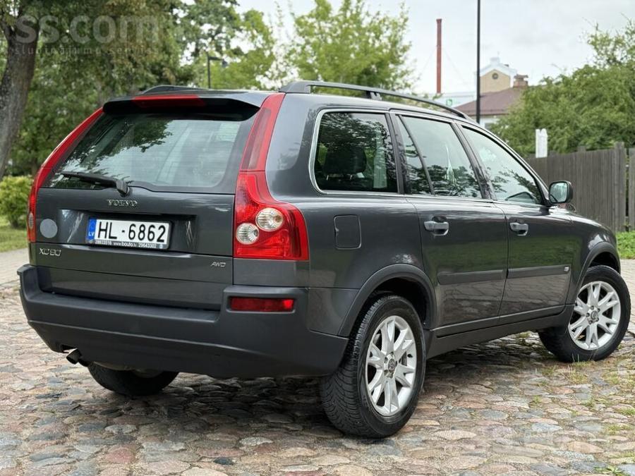 Grey Volvo XC90 2005 in Jelgava, with an engine capacity of 2.40 L and mileage of 318 thousand km for 3150 €, photo 5 on AUTOMOTO.COM.LV