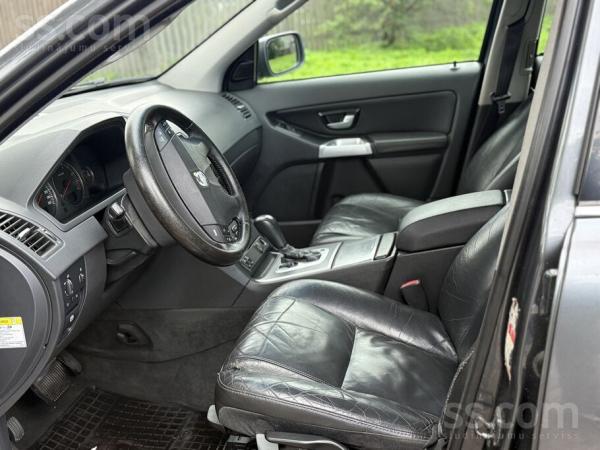 Grey Volvo XC90 2005 in Jelgava, with an engine capacity of 2.40 L and mileage of 318 thousand km for 3150 €, photo 8 on AUTOMOTO.COM.LV