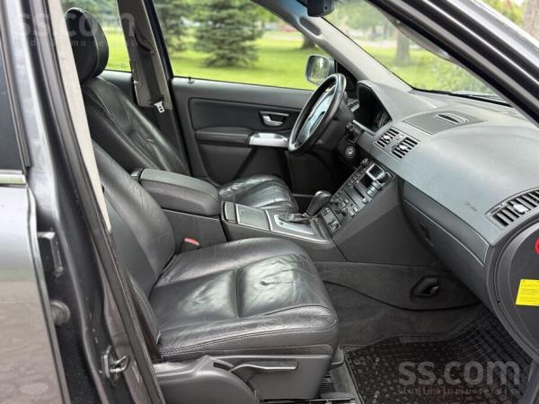 Grey Volvo XC90 2005 in Jelgava, with an engine capacity of 2.40 L and mileage of 318 thousand km for 3150 €, photo 9 on AUTOMOTO.COM.LV