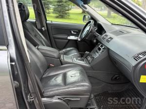 Grey Volvo XC90 2005 in Jelgava, with an engine capacity of 2.40 L and mileage of 318 thousand km for 3150 €, photo 10 on AUTOMOTO.COM.LV
