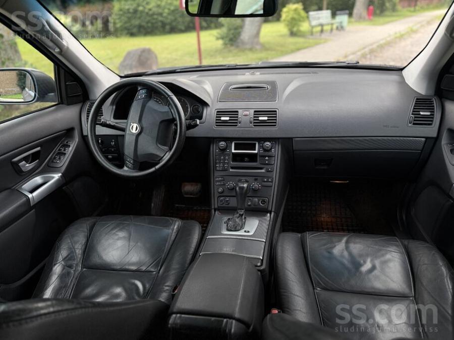 Grey Volvo XC90 2005 in Jelgava, with an engine capacity of 2.40 L and mileage of 318 thousand km for 3150 €, photo 11 on AUTOMOTO.COM.LV