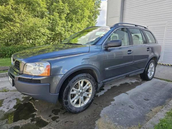 Grey Volvo XC90 2005 in Riga, with an engine capacity of 2.40 L and mileage of 500 thousand km for 2750 €, photo 1 on AUTOMOTO.COM.LV