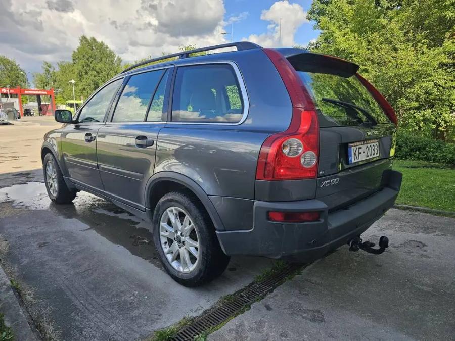 Grey Volvo XC90 2005 in Riga, with an engine capacity of 2.40 L and mileage of 500 thousand km for 2750 €, photo 8 on AUTOMOTO.COM.LV