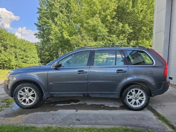 Grey Volvo XC90 2005 in Riga, with an engine capacity of 2.40 L and mileage of 500 thousand km for 2750 €, photo 8 on AUTOMOTO.COM.LV