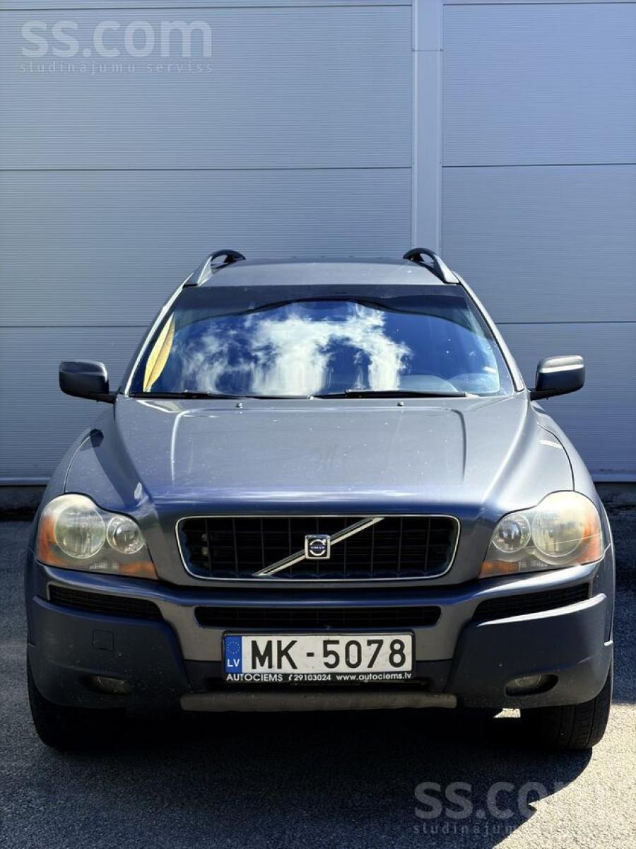 Grey Volvo XC90 2005 in Riga, with an engine capacity of 2.40 L and mileage of 446 thousand km for 2990 €, photo 1 on AUTOMOTO.COM.LV