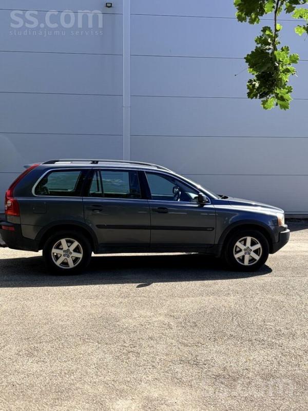 Grey Volvo XC90 2005 in Riga, with an engine capacity of 2.40 L and mileage of 446 thousand km for 2990 €, photo 2 on AUTOMOTO.COM.LV