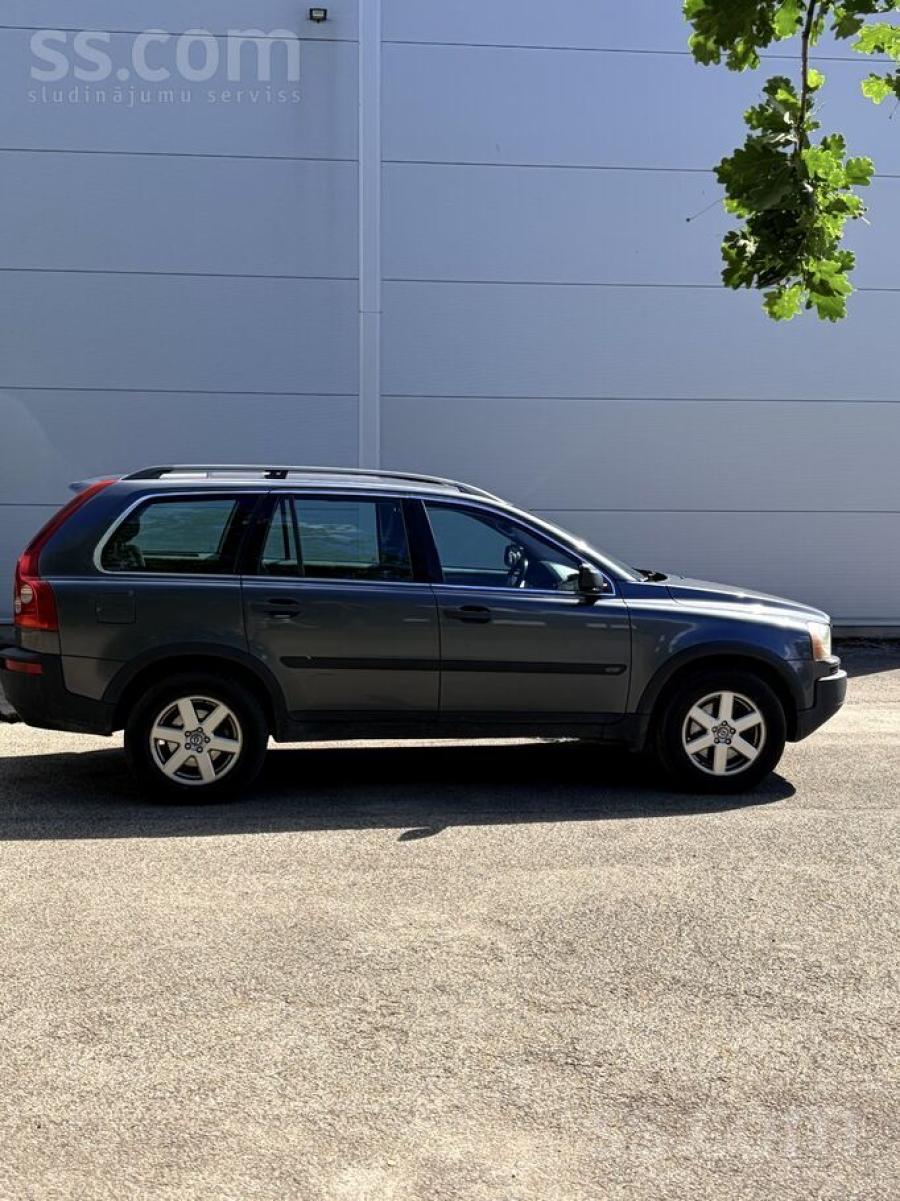 Grey Volvo XC90 2005 in Riga, with an engine capacity of 2.40 L and mileage of 446 thousand km for 2990 €, photo 3 on AUTOMOTO.COM.LV