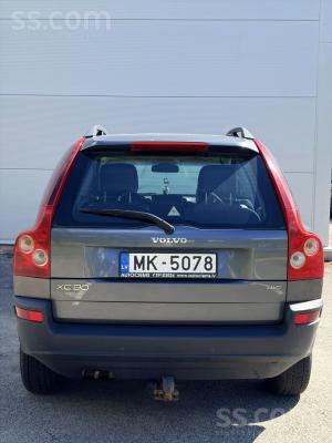 Grey Volvo XC90 2005 in Riga, with an engine capacity of 2.40 L and mileage of 446 thousand km for 2990 €, photo 5 on AUTOMOTO.COM.LV