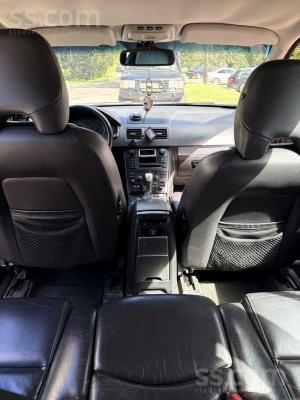 Grey Volvo XC90 2005 in Riga, with an engine capacity of 2.40 L and mileage of 446 thousand km for 2990 €, photo 13 on AUTOMOTO.COM.LV