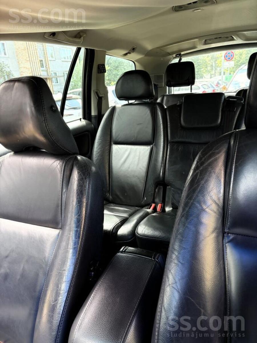 Grey Volvo XC90 2005 in Riga, with an engine capacity of 2.40 L and mileage of 446 thousand km for 2990 €, photo 14 on AUTOMOTO.COM.LV