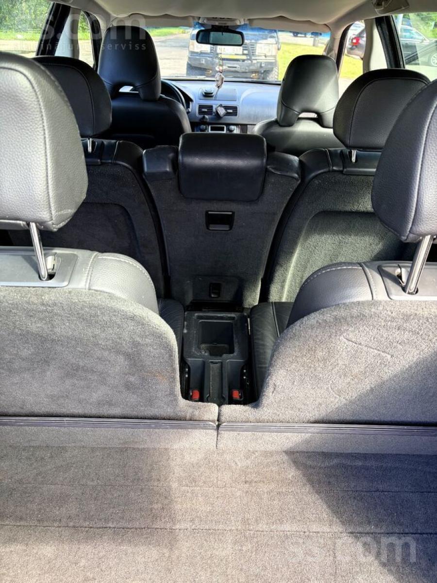 Grey Volvo XC90 2005 in Riga, with an engine capacity of 2.40 L and mileage of 446 thousand km for 2990 €, photo 15 on AUTOMOTO.COM.LV