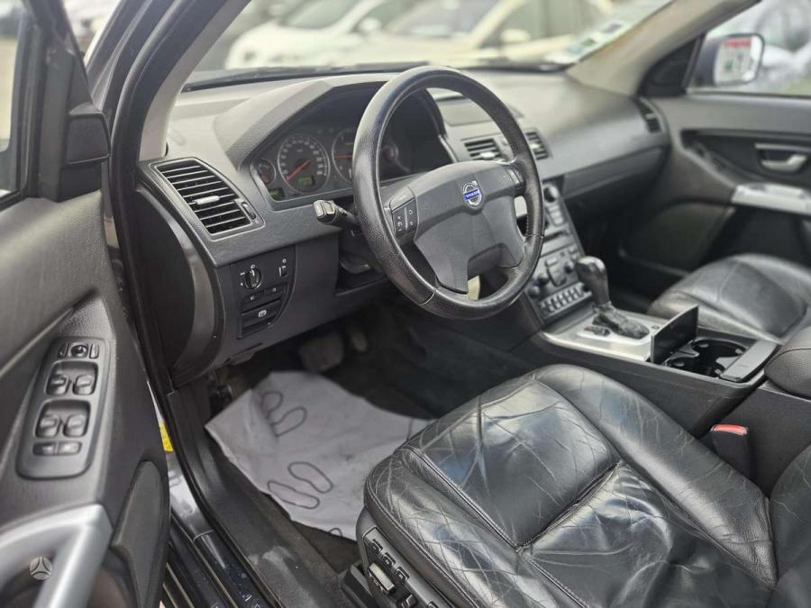 Pelēks Volvo XC90 2005 Marijampole, ar dzinēja tilpumu 2.40 L un nobraukumu 296 tūkst. km par 4199 €, foto 10 vietnē AUTOMOTO.COM.LV
