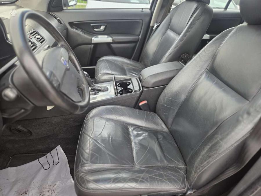 Pelēks Volvo XC90 2005 Marijampole, ar dzinēja tilpumu 2.40 L un nobraukumu 296 tūkst. km par 4199 €, foto 11 vietnē AUTOMOTO.COM.LV