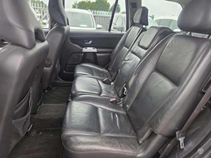 Pelēks Volvo XC90 2005 Marijampole, ar dzinēja tilpumu 2.40 L un nobraukumu 296 tūkst. km par 4199 €, foto 12 vietnē AUTOMOTO.COM.LV