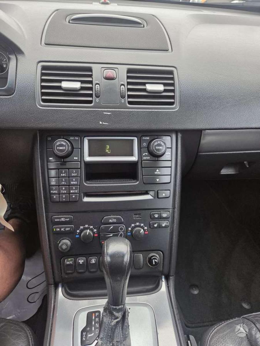 Pelēks Volvo XC90 2005 Marijampole, ar dzinēja tilpumu 2.40 L un nobraukumu 296 tūkst. km par 4199 €, foto 13 vietnē AUTOMOTO.COM.LV