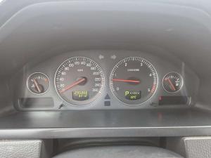 Pelēks Volvo XC90 2005 Marijampole, ar dzinēja tilpumu 2.40 L un nobraukumu 296 tūkst. km par 4199 €, foto 14 vietnē AUTOMOTO.COM.LV