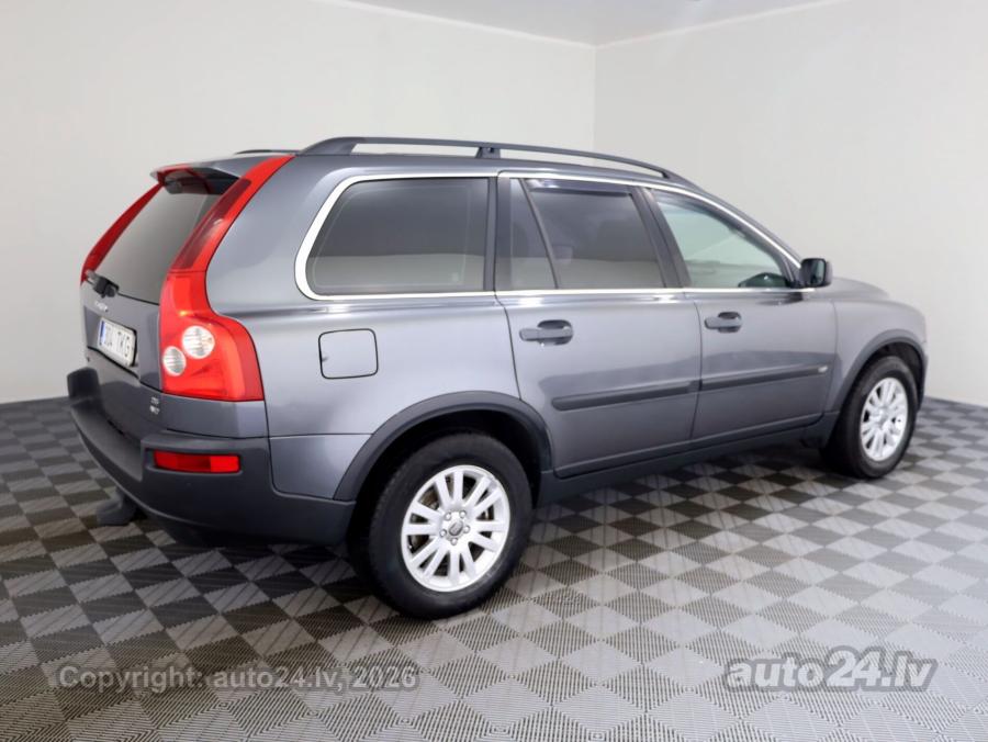 Pelēks Volvo XC90 2005 Tallina, ar dzinēja tilpumu 2.40 L un nobraukumu 323 tūkst. km par 1899 €, foto 4 vietnē AUTOMOTO.COM.LV