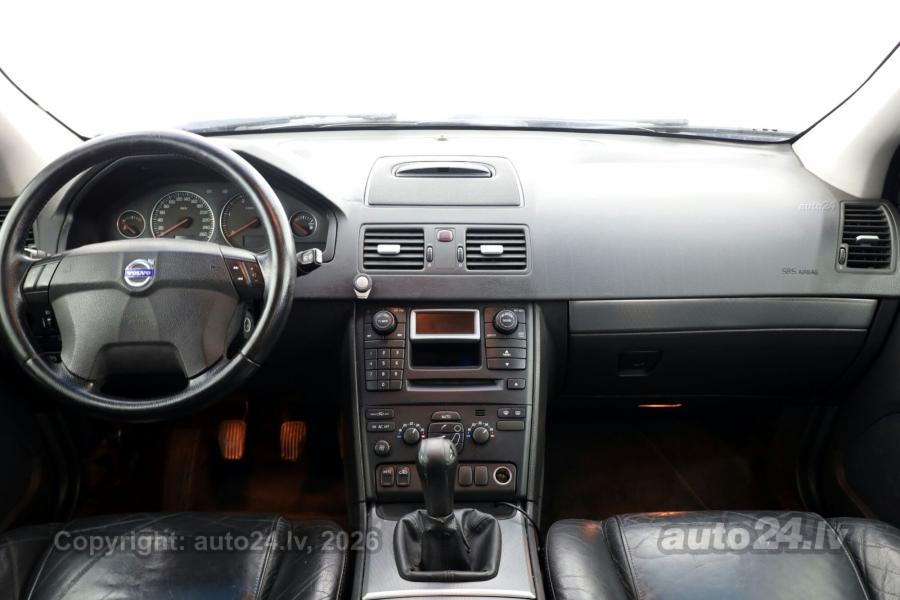 Pelēks Volvo XC90 2005 Tallina, ar dzinēja tilpumu 2.40 L un nobraukumu 323 tūkst. km par 1899 €, foto 6 vietnē AUTOMOTO.COM.LV