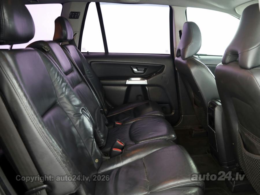 Pelēks Volvo XC90 2005 Tallina, ar dzinēja tilpumu 2.40 L un nobraukumu 323 tūkst. km par 1899 €, foto 8 vietnē AUTOMOTO.COM.LV