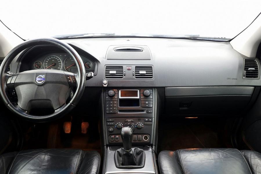 Pelēks Volvo XC90 2005 Tallina, ar dzinēja tilpumu 2.40 L un nobraukumu 323 tūkst. km par 1899 €, foto 14 vietnē AUTOMOTO.COM.LV
