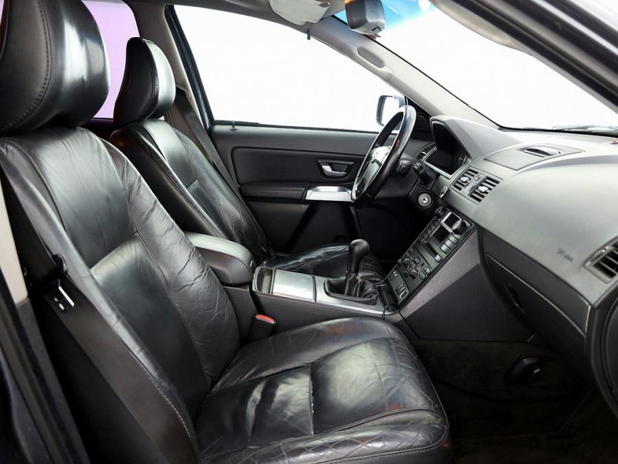 Pelēks Volvo XC90 2005 Tallina, ar dzinēja tilpumu 2.40 L un nobraukumu 323 tūkst. km par 1899 €, foto 15 vietnē AUTOMOTO.COM.LV