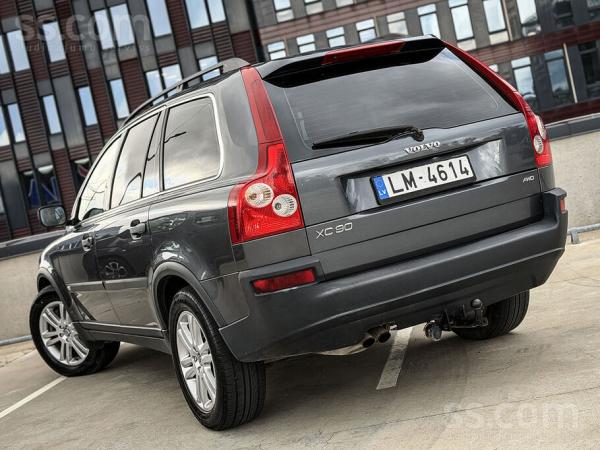 Grey Volvo XC90 2005 in Riga, with an engine capacity of 2.40 L and mileage of 374 thousand km for 2750 €, photo 3 on AUTOMOTO.COM.LV