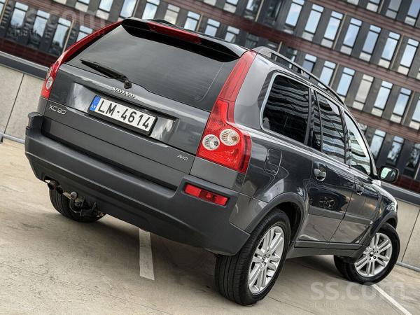 Grey Volvo XC90 2005 in Riga, with an engine capacity of 2.40 L and mileage of 374 thousand km for 2750 €, photo 6 on AUTOMOTO.COM.LV