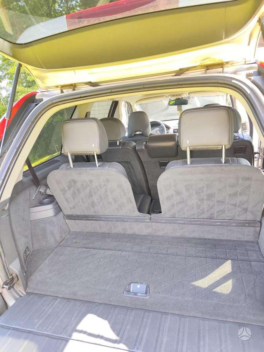 Grey Volvo XC90 2005 in Utena, with an engine capacity of 2.40 L and mileage of 600 thousand km for 3300 €, photo 7 on AUTOMOTO.COM.LV