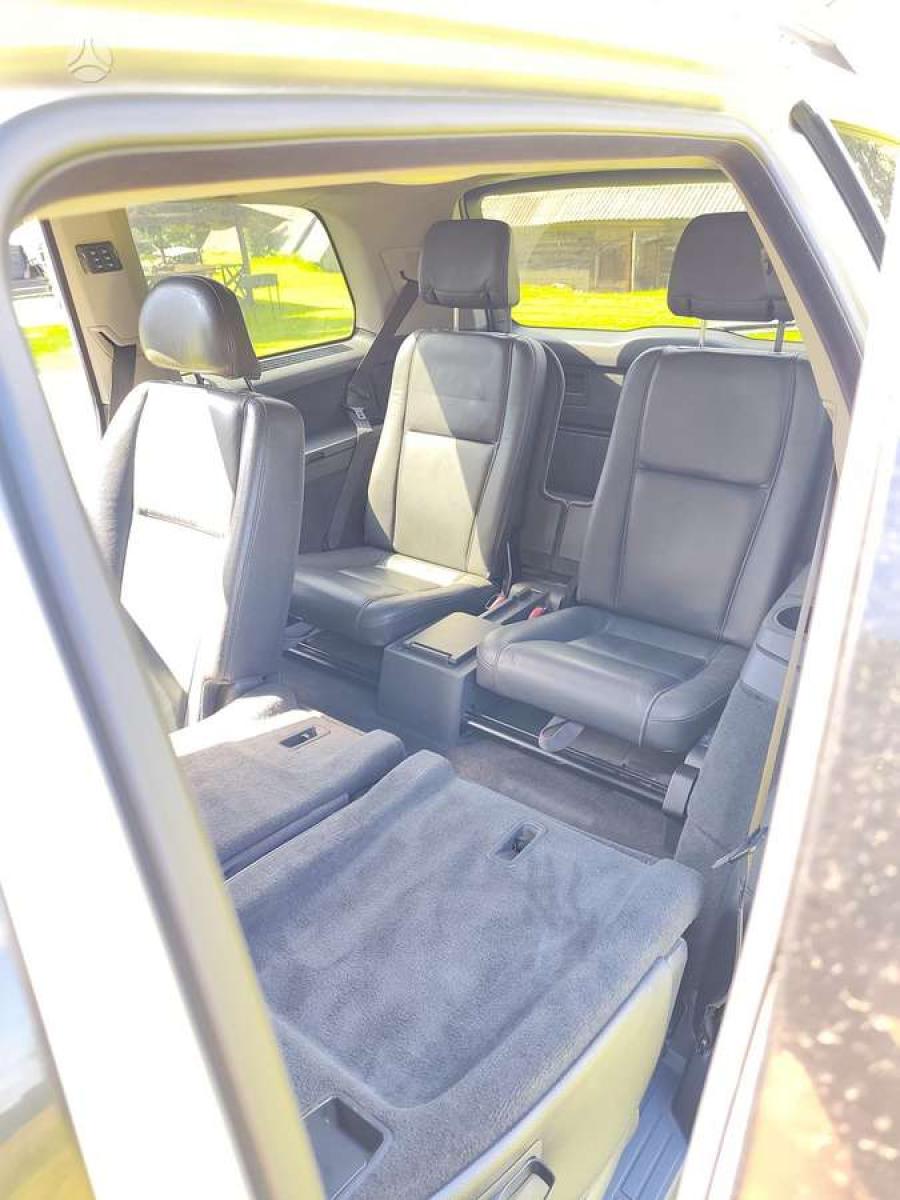Grey Volvo XC90 2005 in Utena, with an engine capacity of 2.40 L and mileage of 600 thousand km for 3300 €, photo 13 on AUTOMOTO.COM.LV