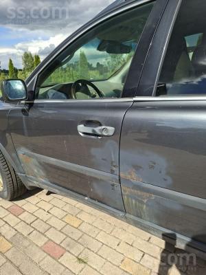 Grey Volvo XC90 2005 in Riga, with an engine capacity of 2.40 L and mileage of 444 thousand km for 2000 €, photo 5 on AUTOMOTO.COM.LV