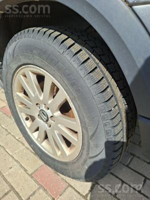 Grey Volvo XC90 2005 in Riga, with an engine capacity of 2.40 L and mileage of 444 thousand km for 2000 €, photo 6 on AUTOMOTO.COM.LV