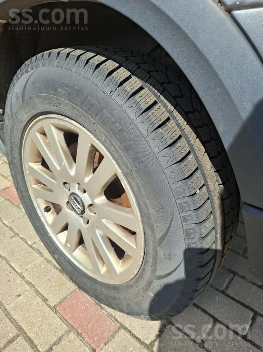 Grey Volvo XC90 2005 in Riga, with an engine capacity of 2.40 L and mileage of 444 thousand km for 2000 €, photo 6 on AUTOMOTO.COM.LV