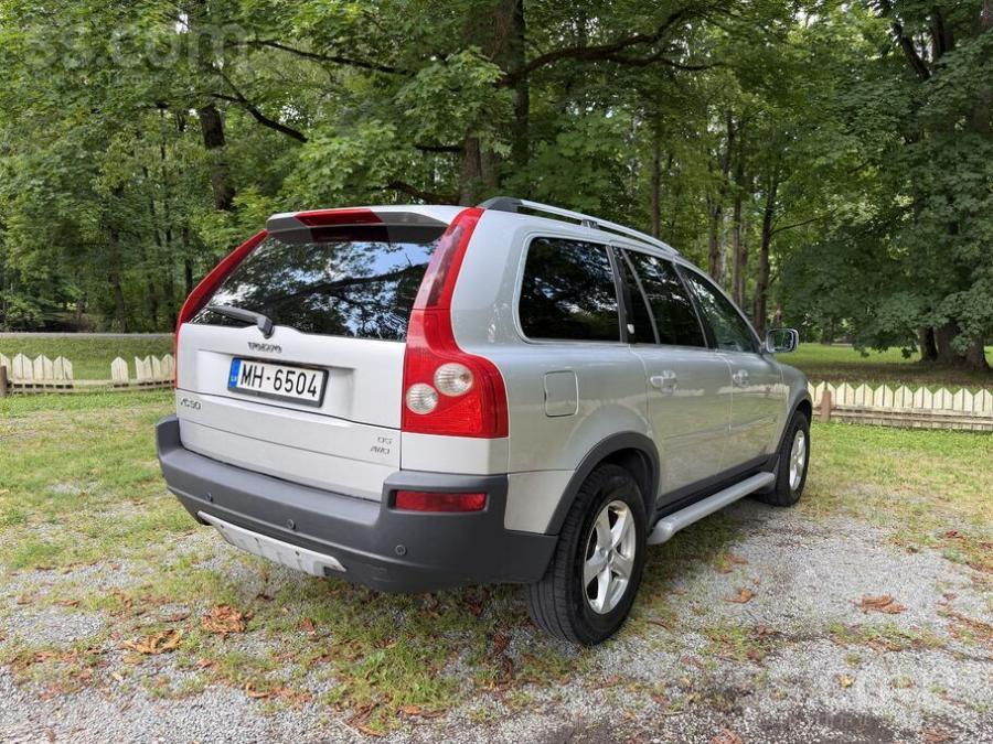 Grey Volvo XC90 2005 in Bauska, with an engine capacity of 2.40 L and mileage of 335 thousand km for 2650 €, photo 5 on AUTOMOTO.COM.LV