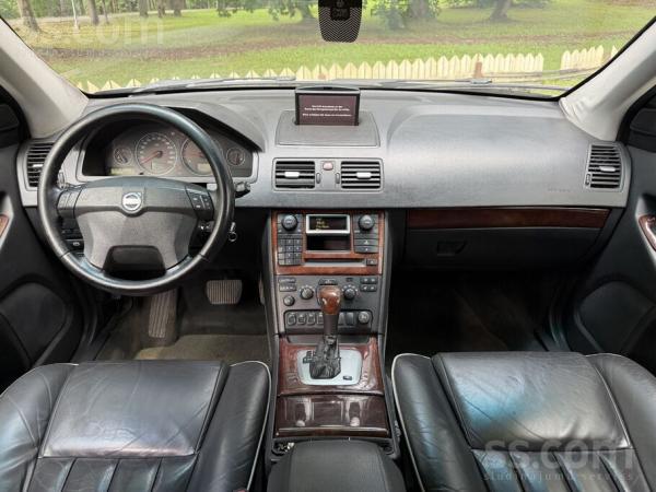 Grey Volvo XC90 2005 in Bauska, with an engine capacity of 2.40 L and mileage of 335 thousand km for 2650 €, photo 5 on AUTOMOTO.COM.LV