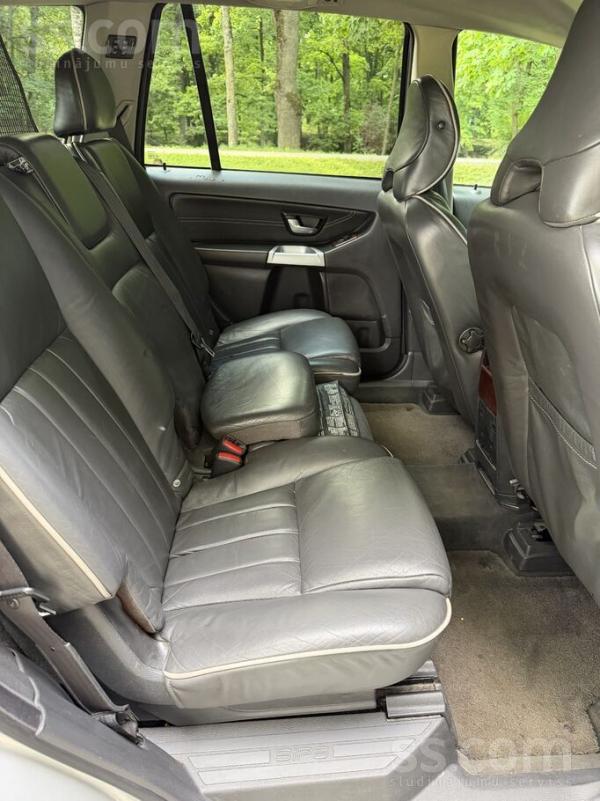 Grey Volvo XC90 2005 in Bauska, with an engine capacity of 2.40 L and mileage of 335 thousand km for 2650 €, photo 8 on AUTOMOTO.COM.LV