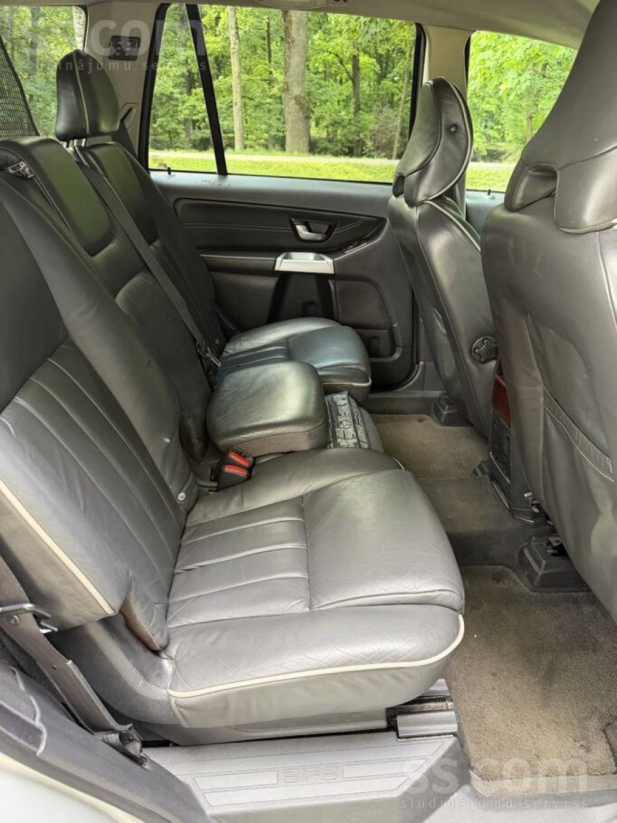 Grey Volvo XC90 2005 in Bauska, with an engine capacity of 2.40 L and mileage of 335 thousand km for 2650 €, photo 9 on AUTOMOTO.COM.LV