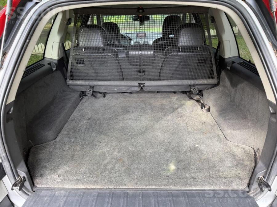 Grey Volvo XC90 2005 in Bauska, with an engine capacity of 2.40 L and mileage of 335 thousand km for 2650 €, photo 12 on AUTOMOTO.COM.LV