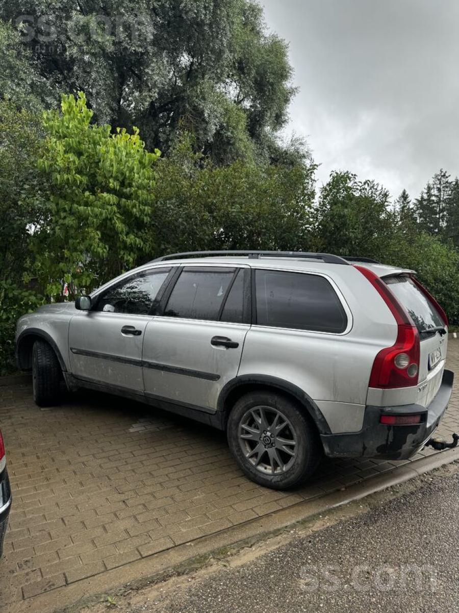 Grey Volvo XC90 2005 in Liepaja, with an engine capacity of 2.40 L and mileage of 495 thousand km for 2000 €, photo 3 on AUTOMOTO.COM.LV