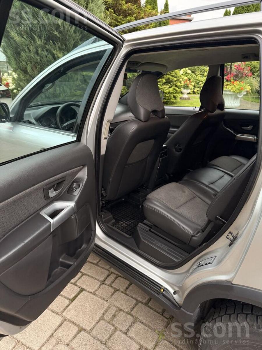 Pelēks Volvo XC90 2005 Rīga, ar dzinēja tilpumu 2.50 L un nobraukumu 412 tūkst. km par 2650 €, foto 8 vietnē AUTOMOTO.COM.LV