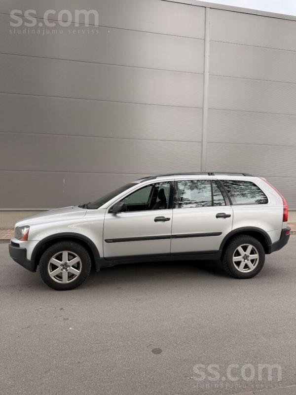 Grey Volvo XC90 2005 in Riga, with an engine capacity of 2.50 L and mileage of 412 thousand km for 2650 €, photo 2 on AUTOMOTO.COM.LV