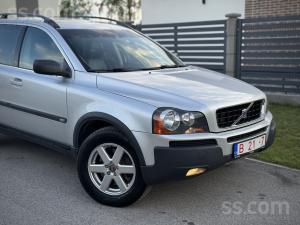 Grey Volvo XC90 2005 in Jelgava, with an engine capacity of 2.40 L and mileage of 377 thousand km for 3800 €, photo 7 on AUTOMOTO.COM.LV