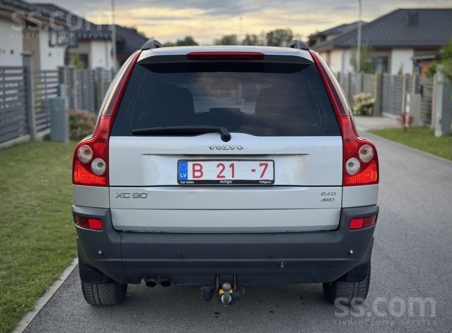 Grey Volvo XC90 2005 in Jelgava, with an engine capacity of 2.40 L and mileage of 377 thousand km for 3800 €, photo 8 on AUTOMOTO.COM.LV