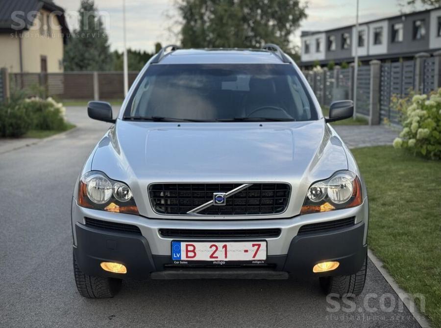 Grey Volvo XC90 2005 in Jelgava, with an engine capacity of 2.40 L and mileage of 377 thousand km for 3800 €, photo 9 on AUTOMOTO.COM.LV